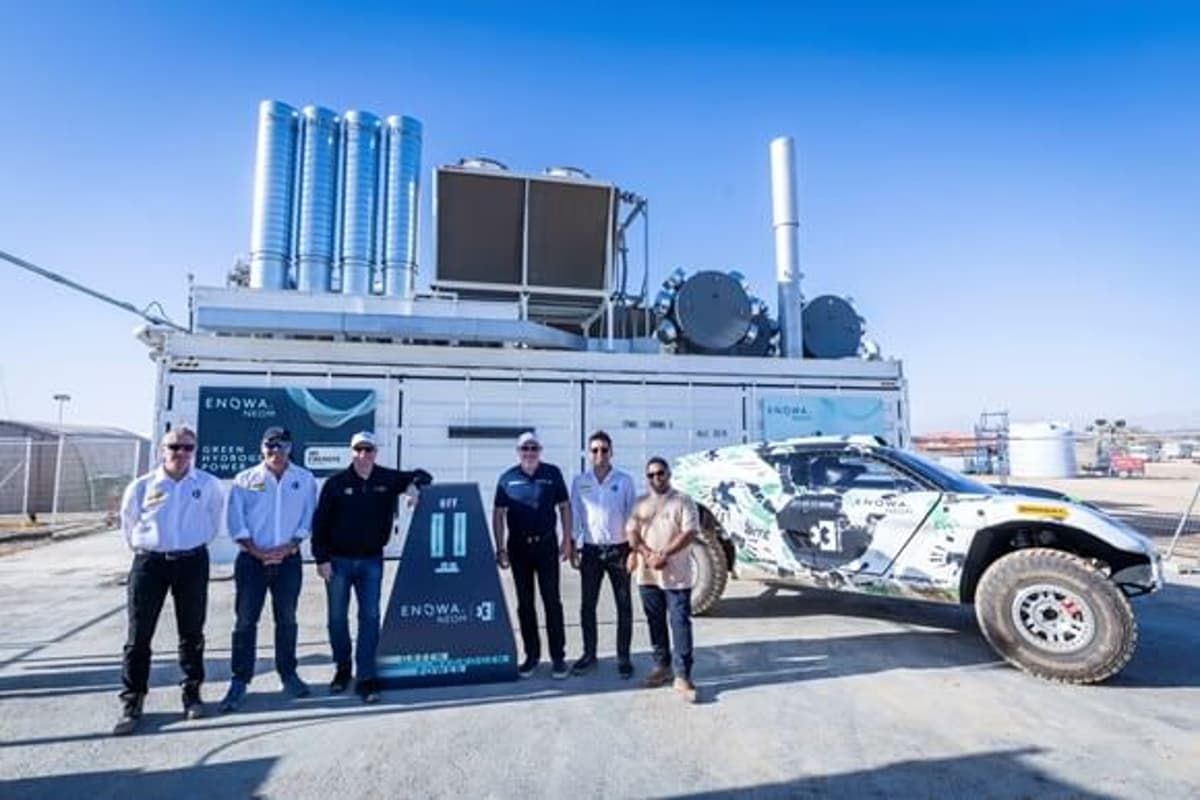 ENOWA debuts hydrogen mobile fuel cell system for Extreme E at NEOM ...