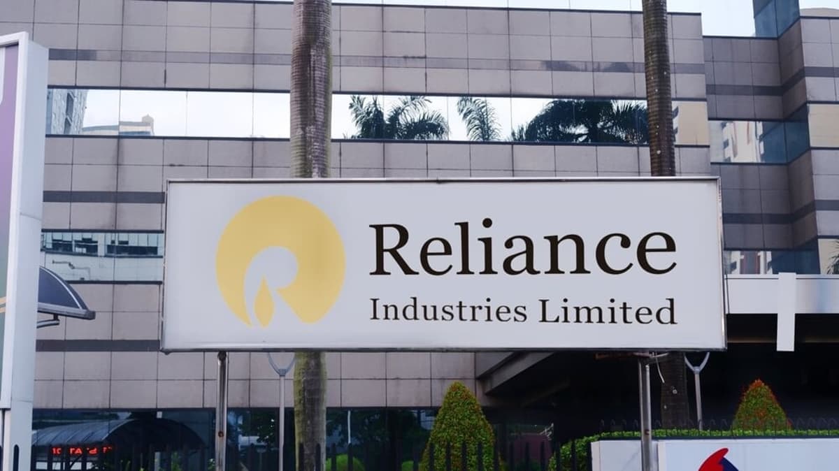 Reliance targets three million tonnes of green hydrogen a year by 2032 ...