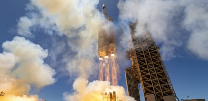 Delta IV successfully launches powered by liquid hydrogen/liquid oxygen ...