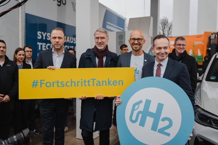 H2 MOBILITY Germany opens Berlin hydrogen refuelling station ...