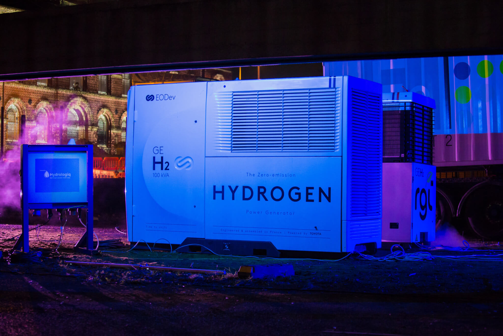 Hydrologiq powers light projection event for Toyota using hydrogen ...